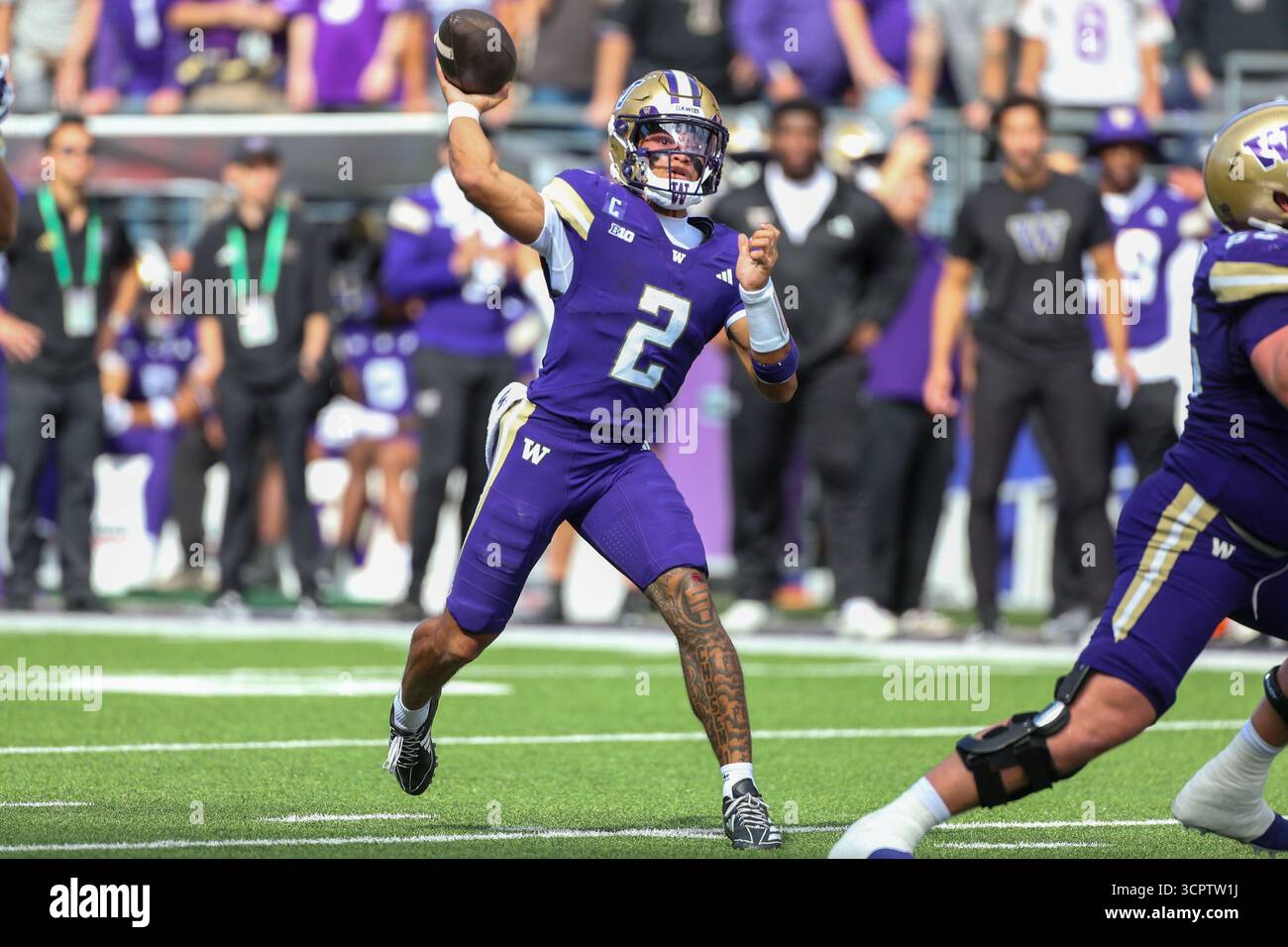 SEATTLE, WA - SEPTEMBER 27: Washington (QB) #2 Demond Williams jr fires ...