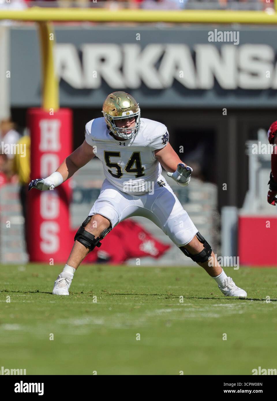 September 27, 2025: Irish left tackle Anthonie Knapp (54) drops his ...