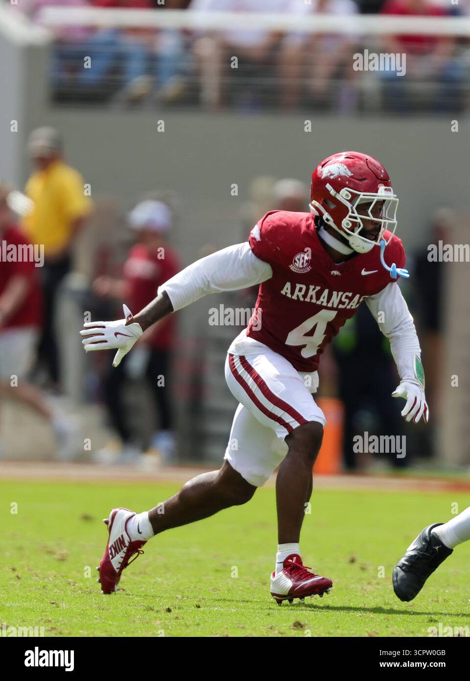 September 27, 2025: Razorback defensive back Jordan Young (4) moves up ...