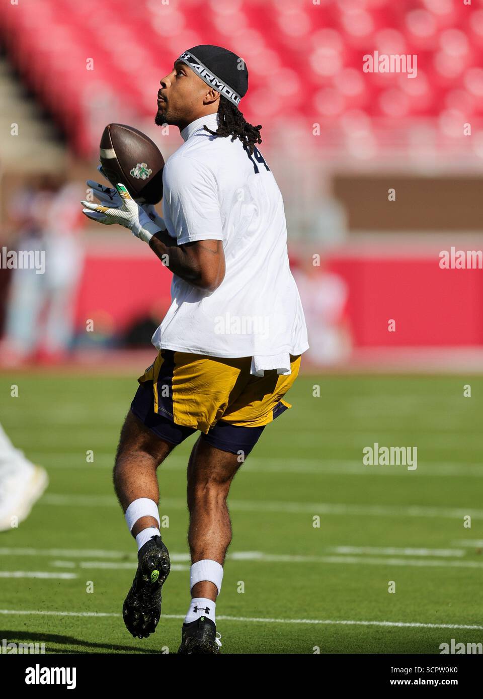 September 27, 2025: Norte Dame receiver Micah Gilbert (14) settles ...