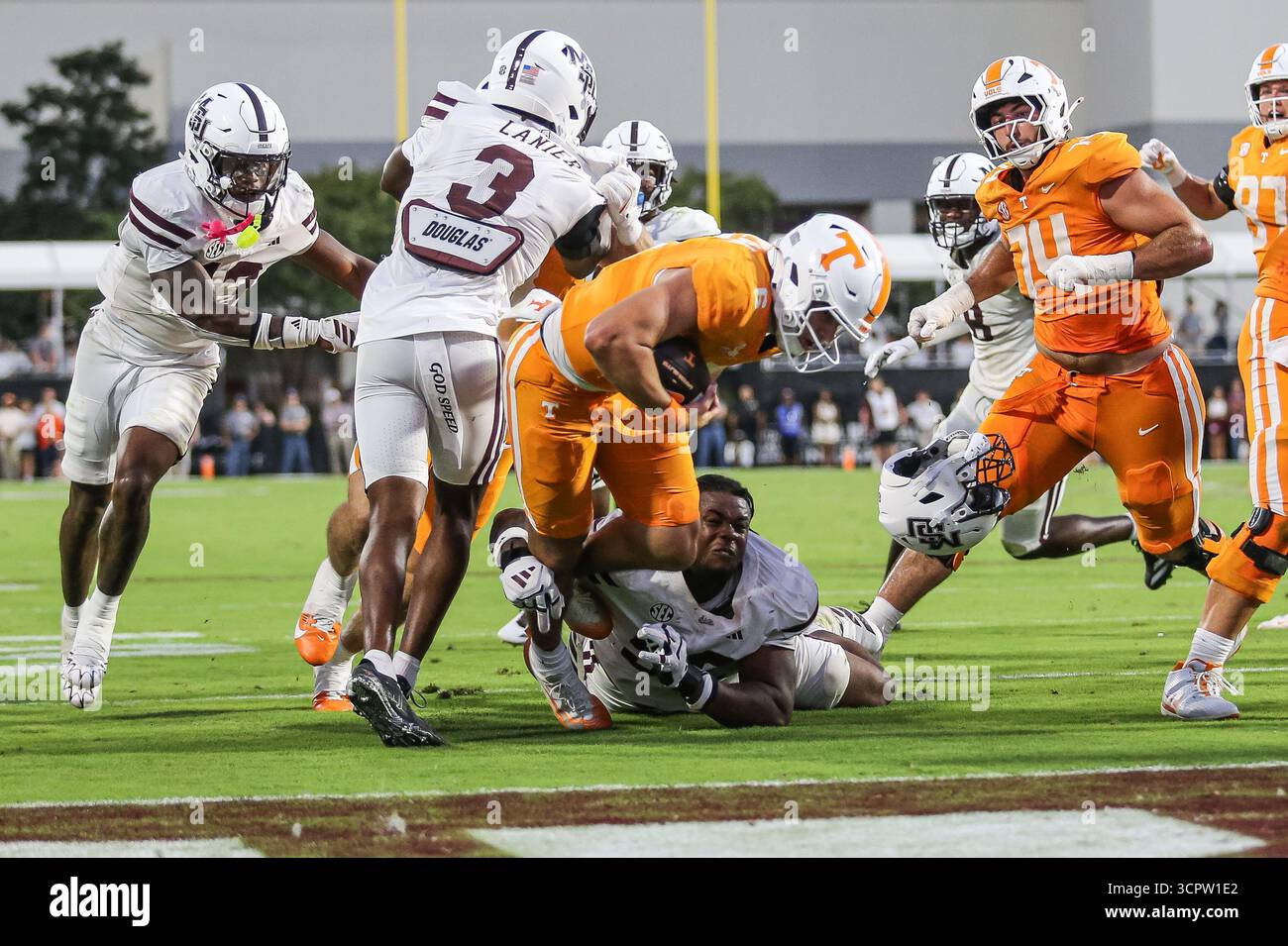 Tennessee quarterback Joey Aguilar (6) scores a touchdown against ...