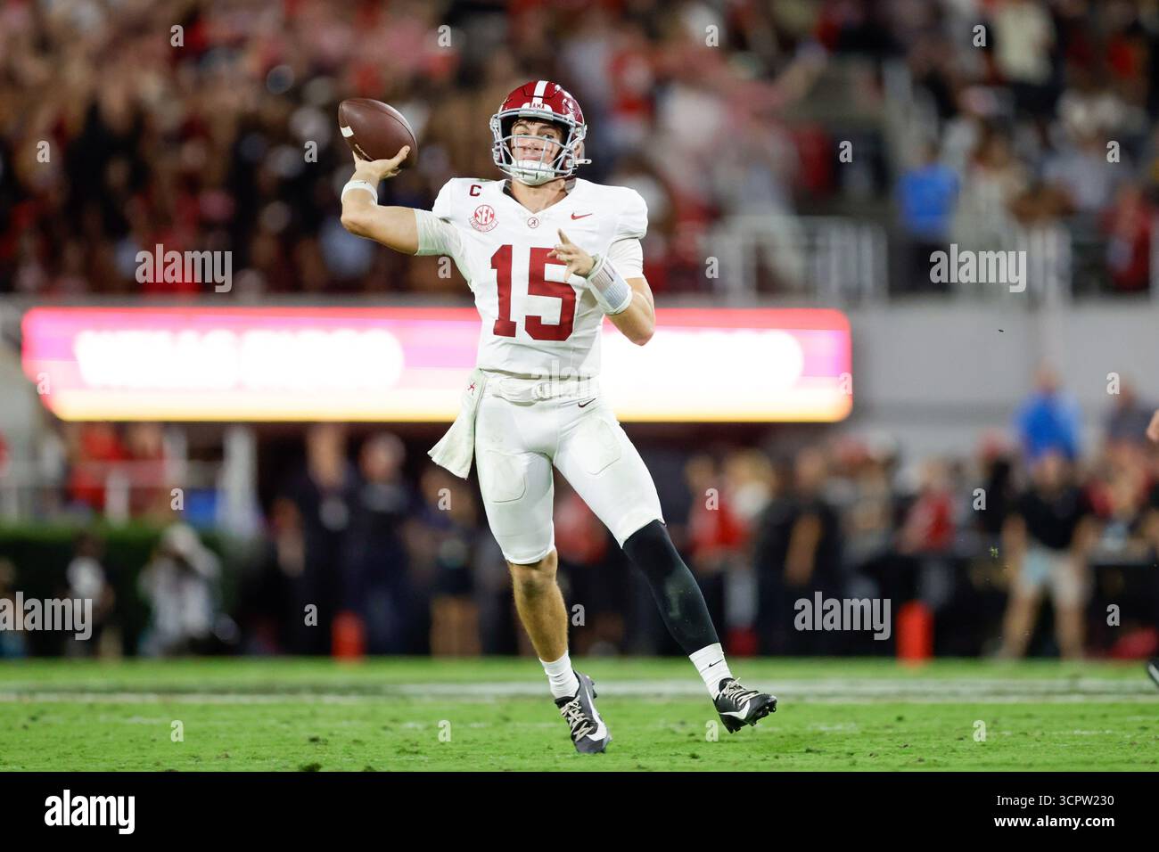 Alabama quarterback Ty Simpson (15) passes the ball during the first ...