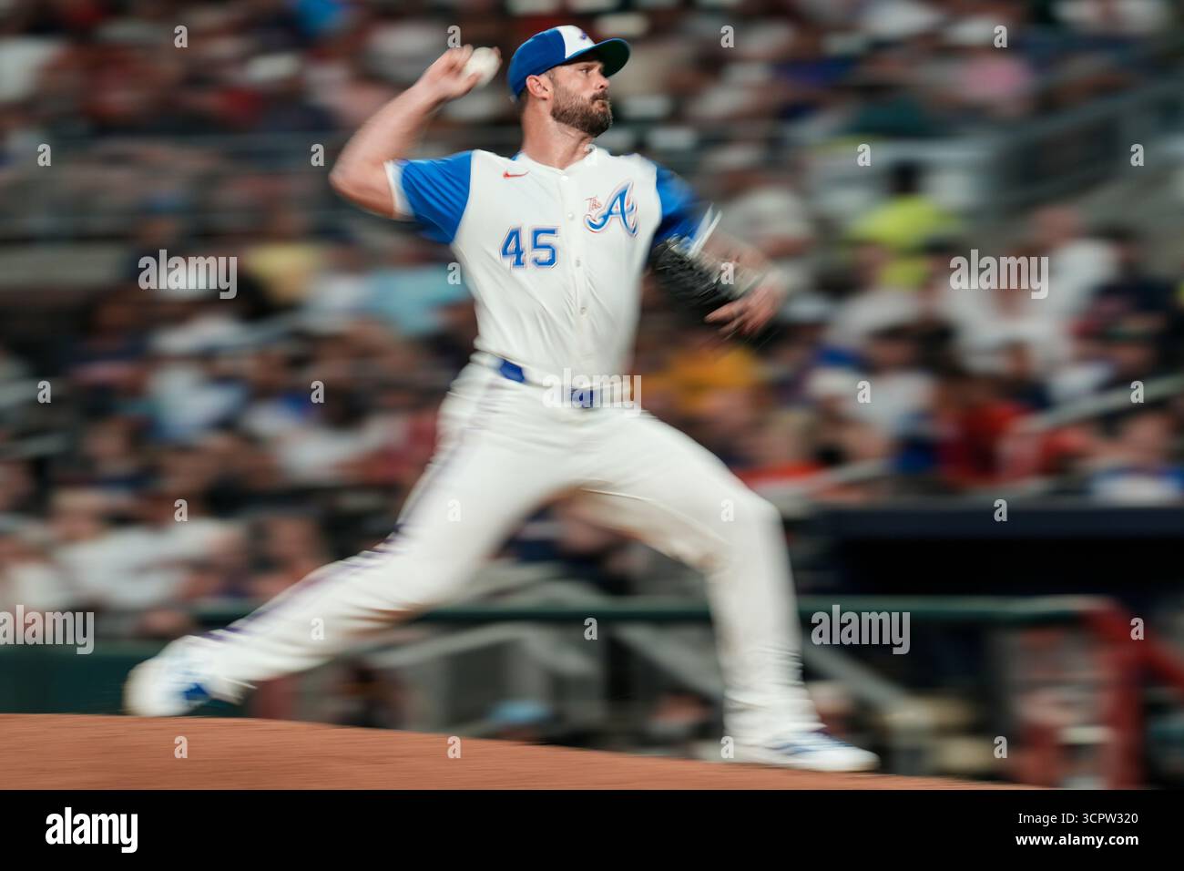 Atlanta Braves pitcher Tyler Kinley (45) works against the Pittsburgh ...