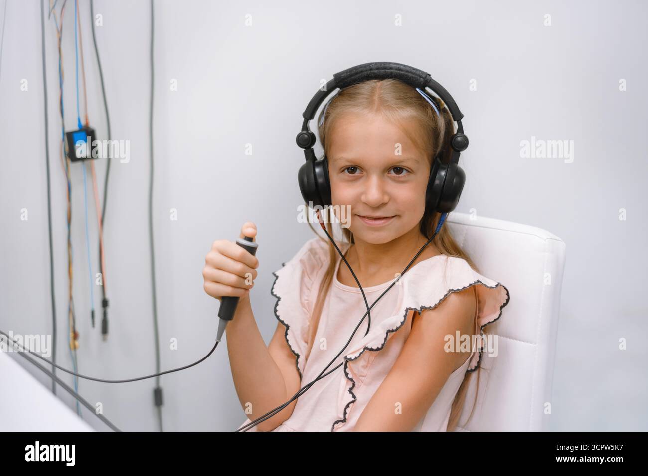 Hearing test diagnostic smiling hi-res stock photography and images - Alamy