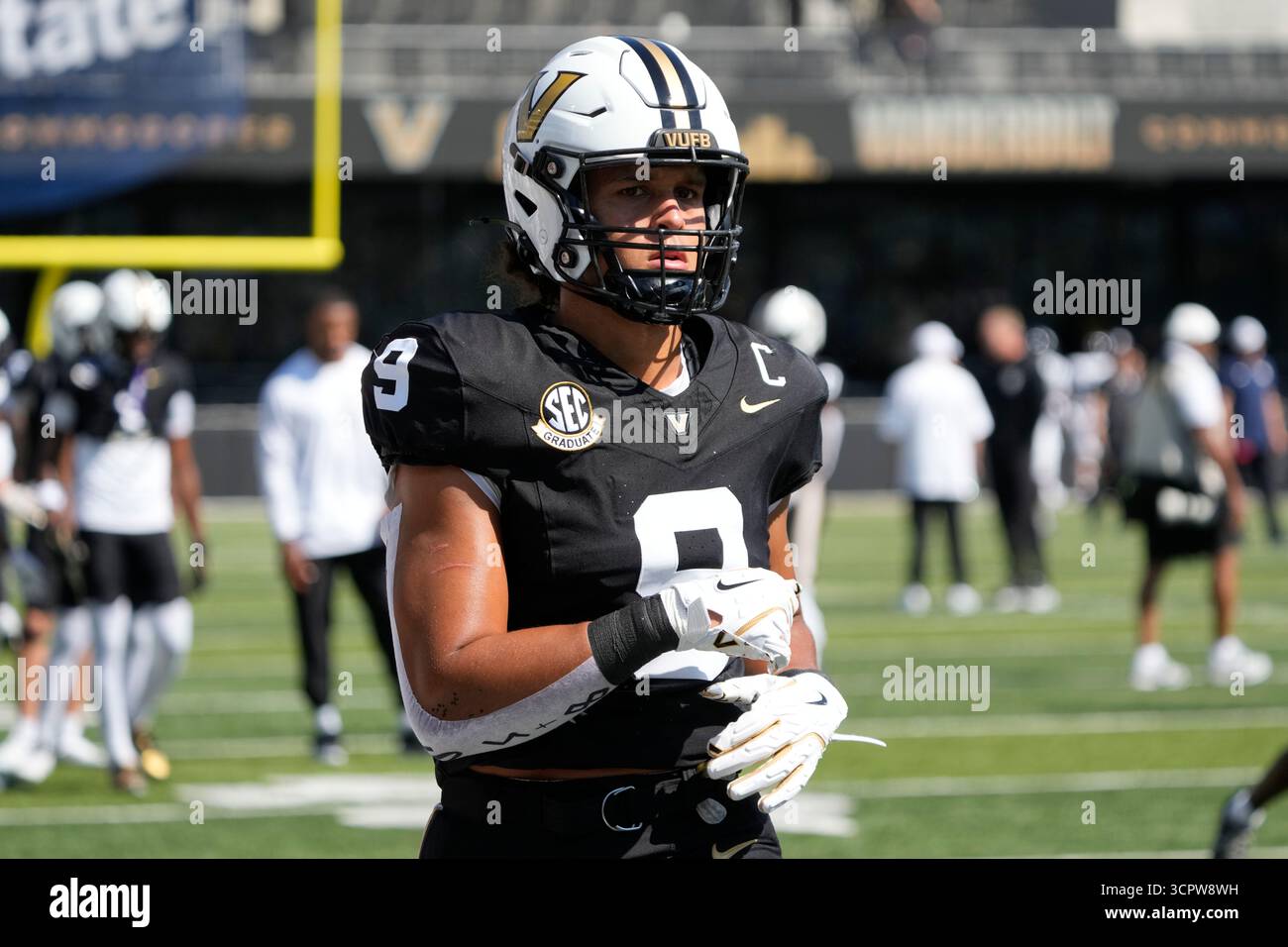 Vanderbilt tight end Eli Stowers warms up before playing against Utah ...