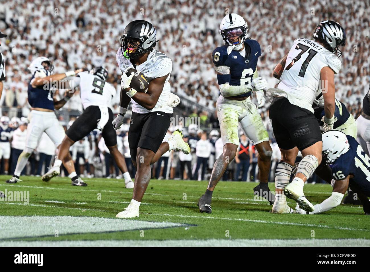 Oregon running back Jordon Davison (0) scores a touchdown in front of Penn State safety Zakee ...