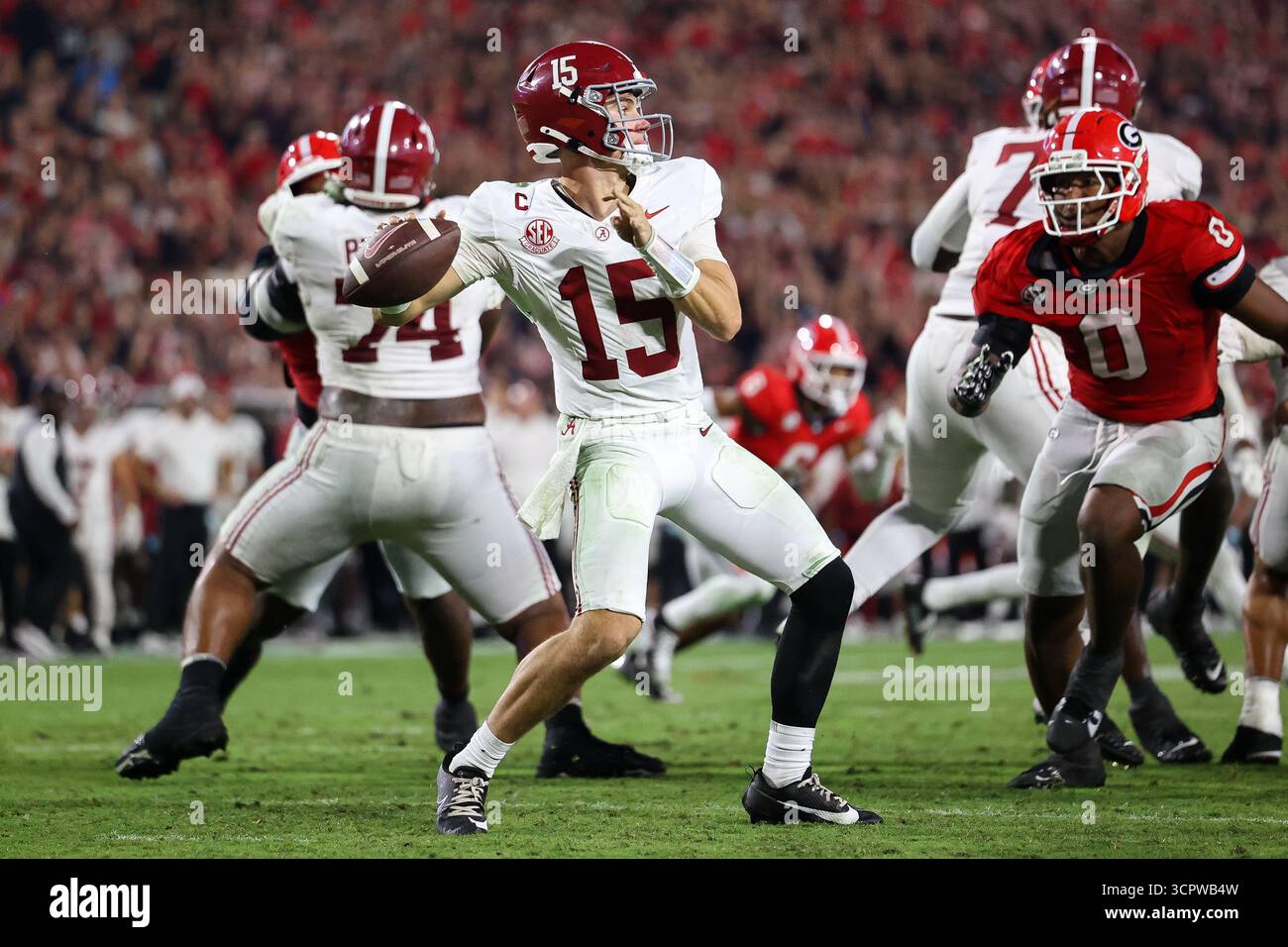 Alabama Crimson Tide quarterback Ty Simpson (15) throws a pass during ...