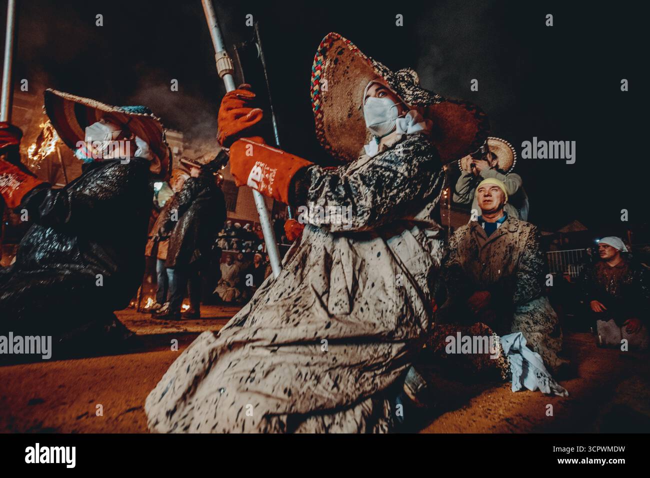 Mayorga, Spain. 28th Sep, 2025. Clad in old clothes and wide-brimmed ...