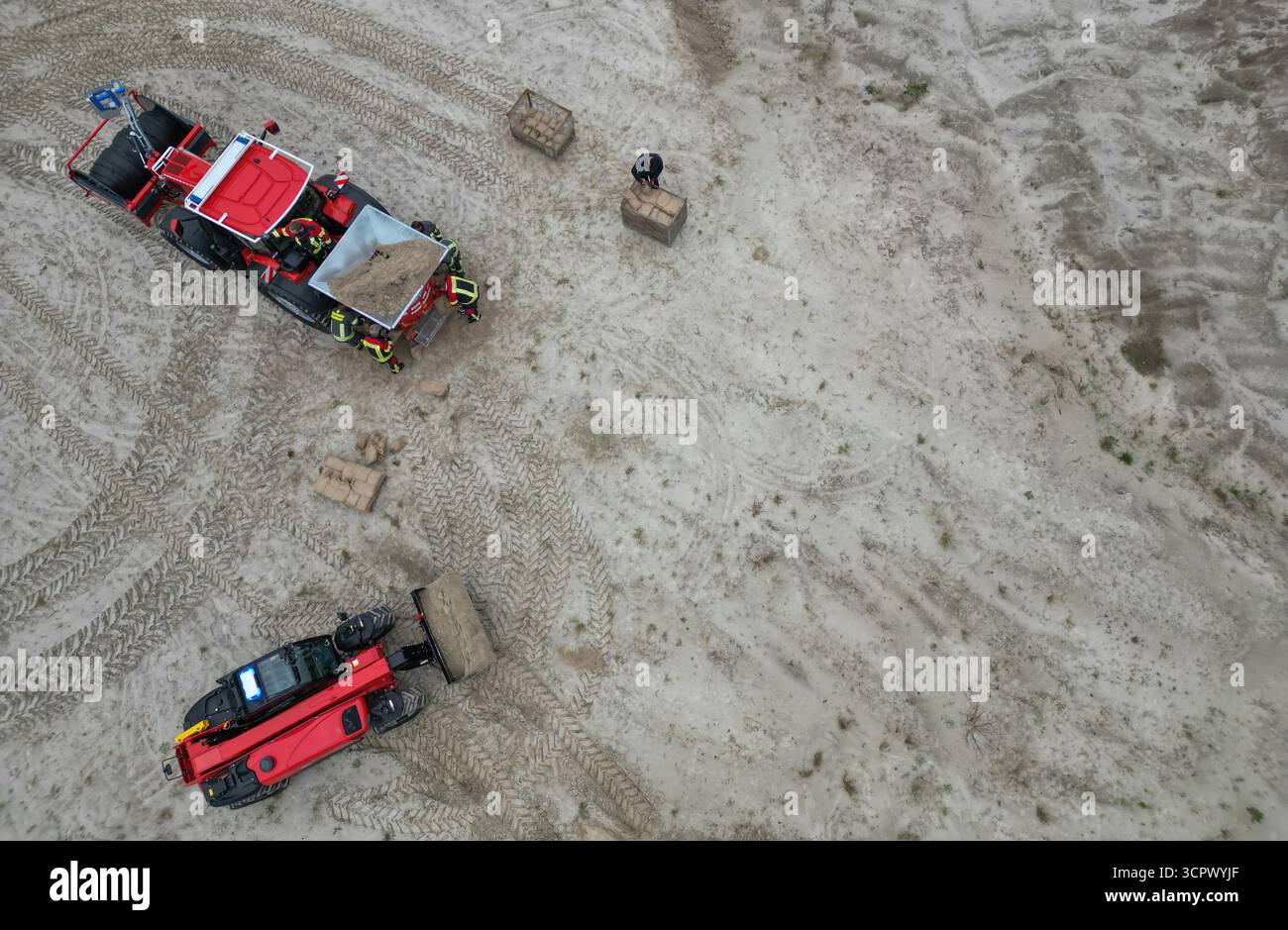 Wiesmoor, Germany. 27th Sep, 2025. With a sandbag filling station as ...
