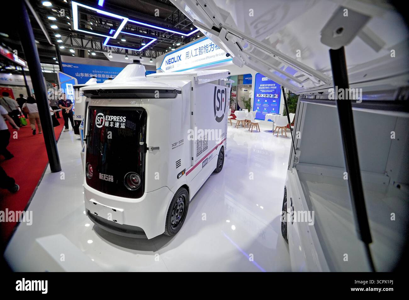 Driverless vehicles from Neolix make debut at the 19th China (Shenzhen ...