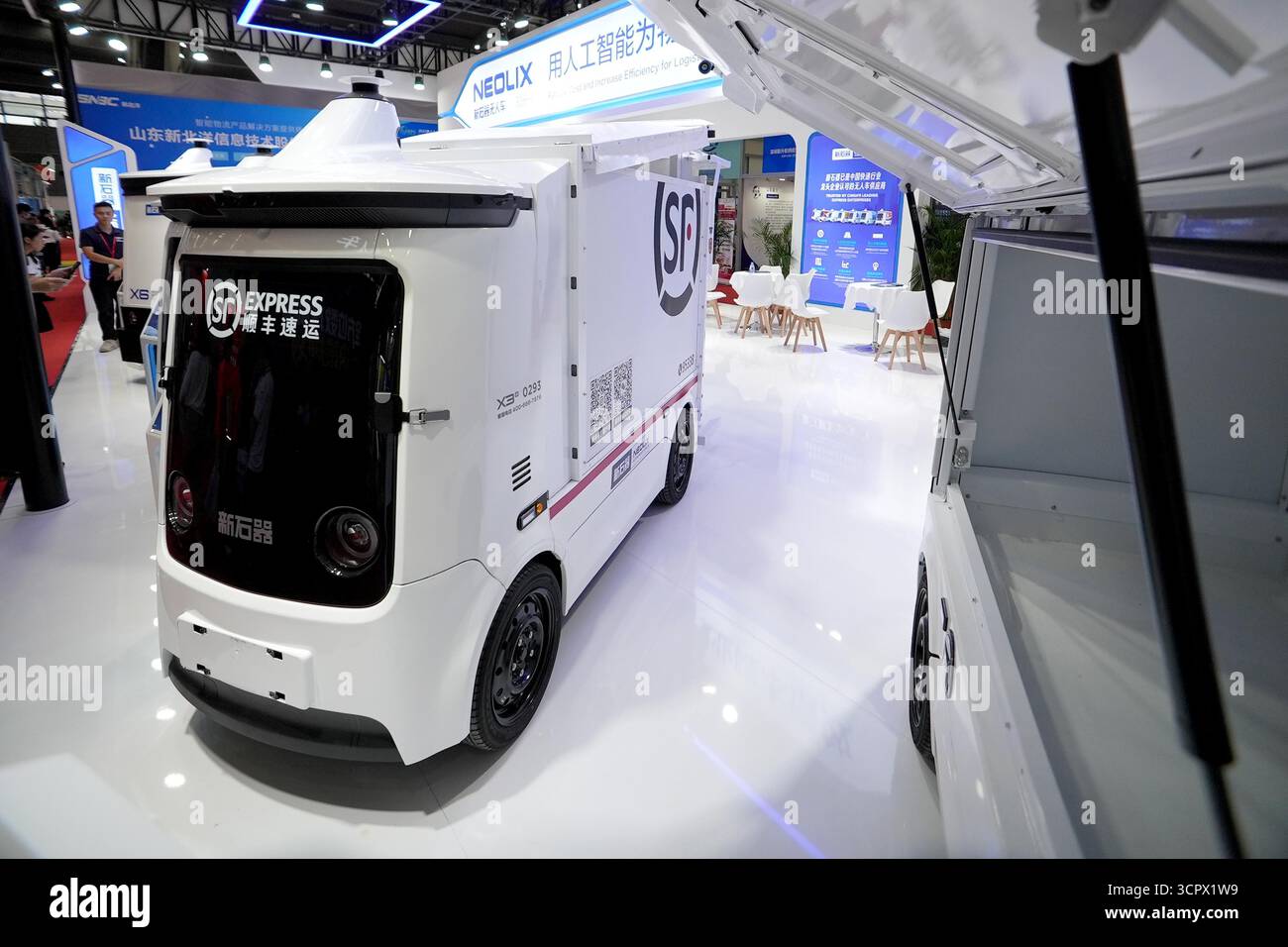 Driverless vehicles from Neolix make debut at the 19th China (Shenzhen ...