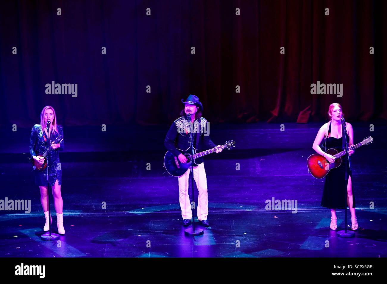 Stefanie Hertel, Lanny Lanner und Johanna Mross von More Than Words bei der 17. Hope Gala 2025 ...