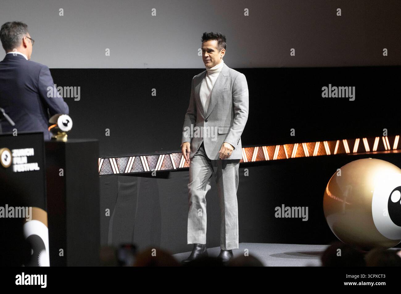 Christian Jungen und Colin Farrell bei der Verleihung vom Golden Icon ...