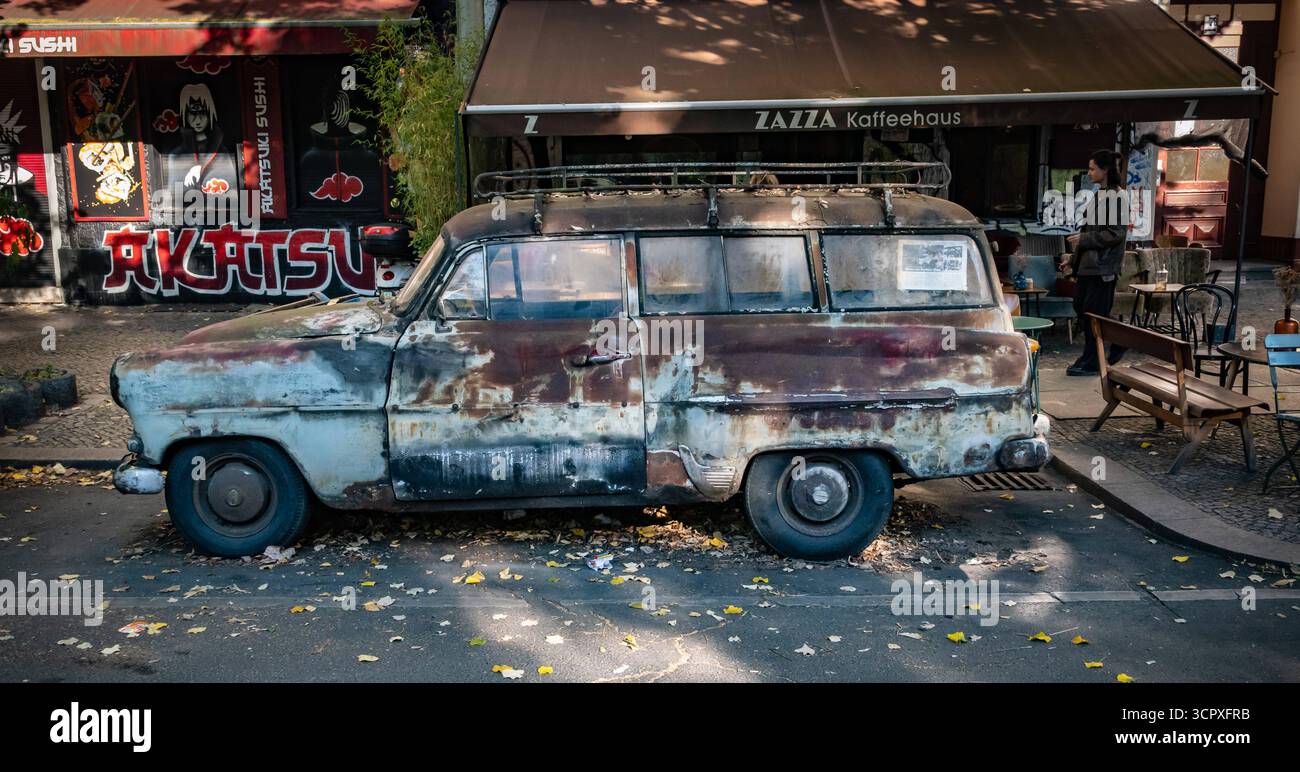 Berlin Kreuzberg-Friedrichshain Opel Olympia, Baujahr 1956 von Dozent ...