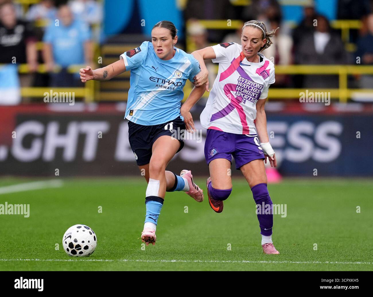Manchester City's Grace Clinton (left) and London City Lionesses ...