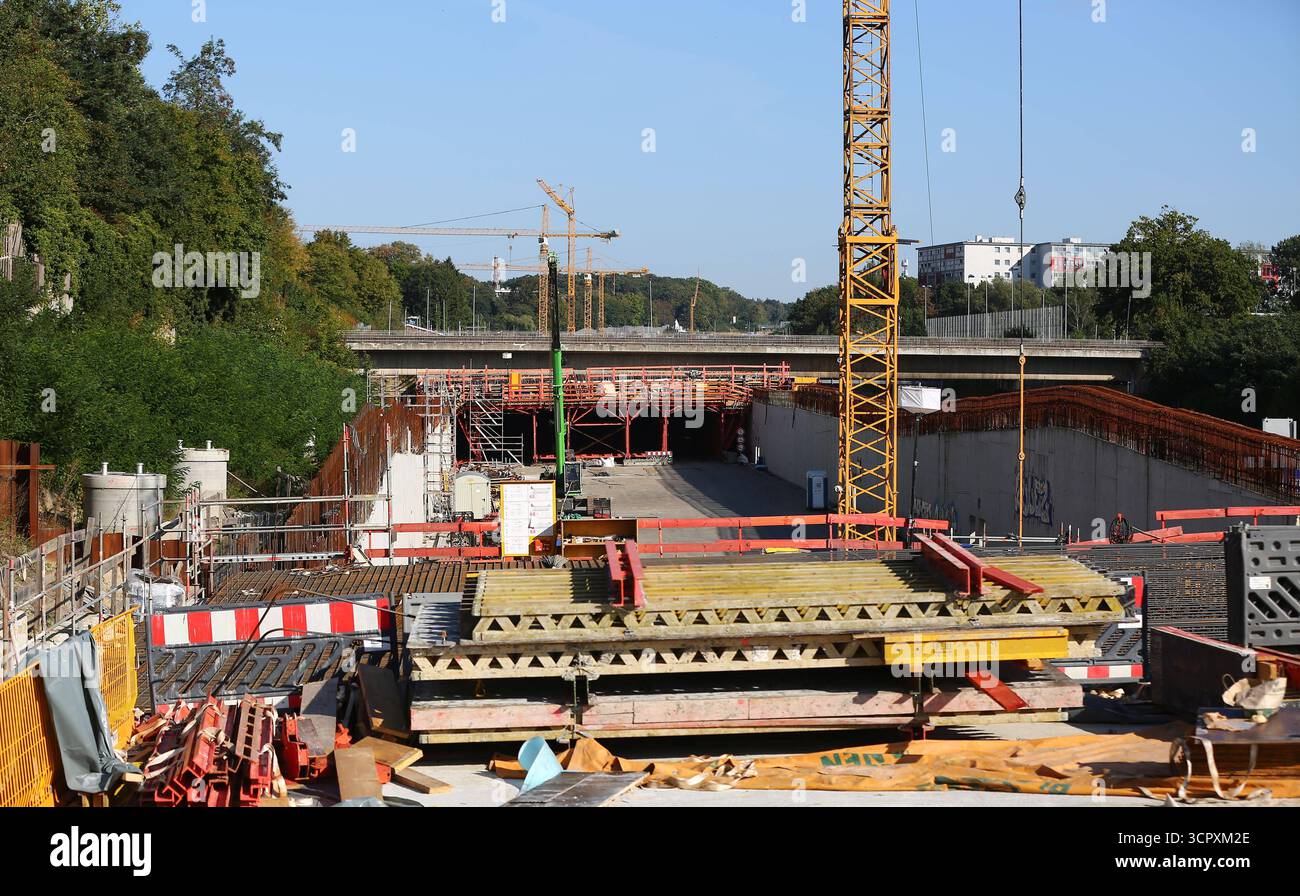 28.09.2025, xcex, GER, Hamburg, Autobahn, Traffic, A7, Elbtunnel, Bauarbeiten, Sperrung, Verkehr ...