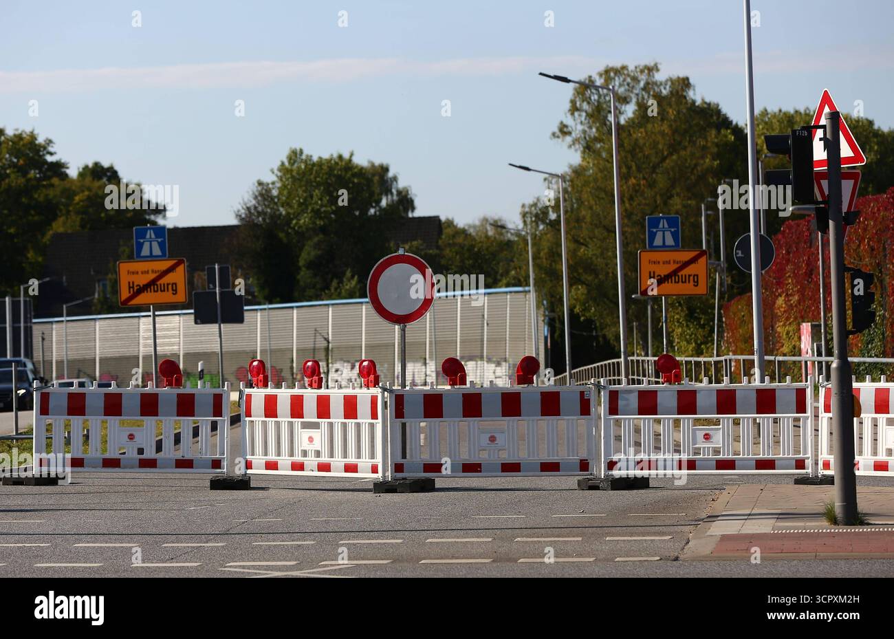 28.09.2025, xcex, GER, Hamburg, Autobahn, Traffic, A7, Elbtunnel, Bauarbeiten, Sperrung, Verkehr ...