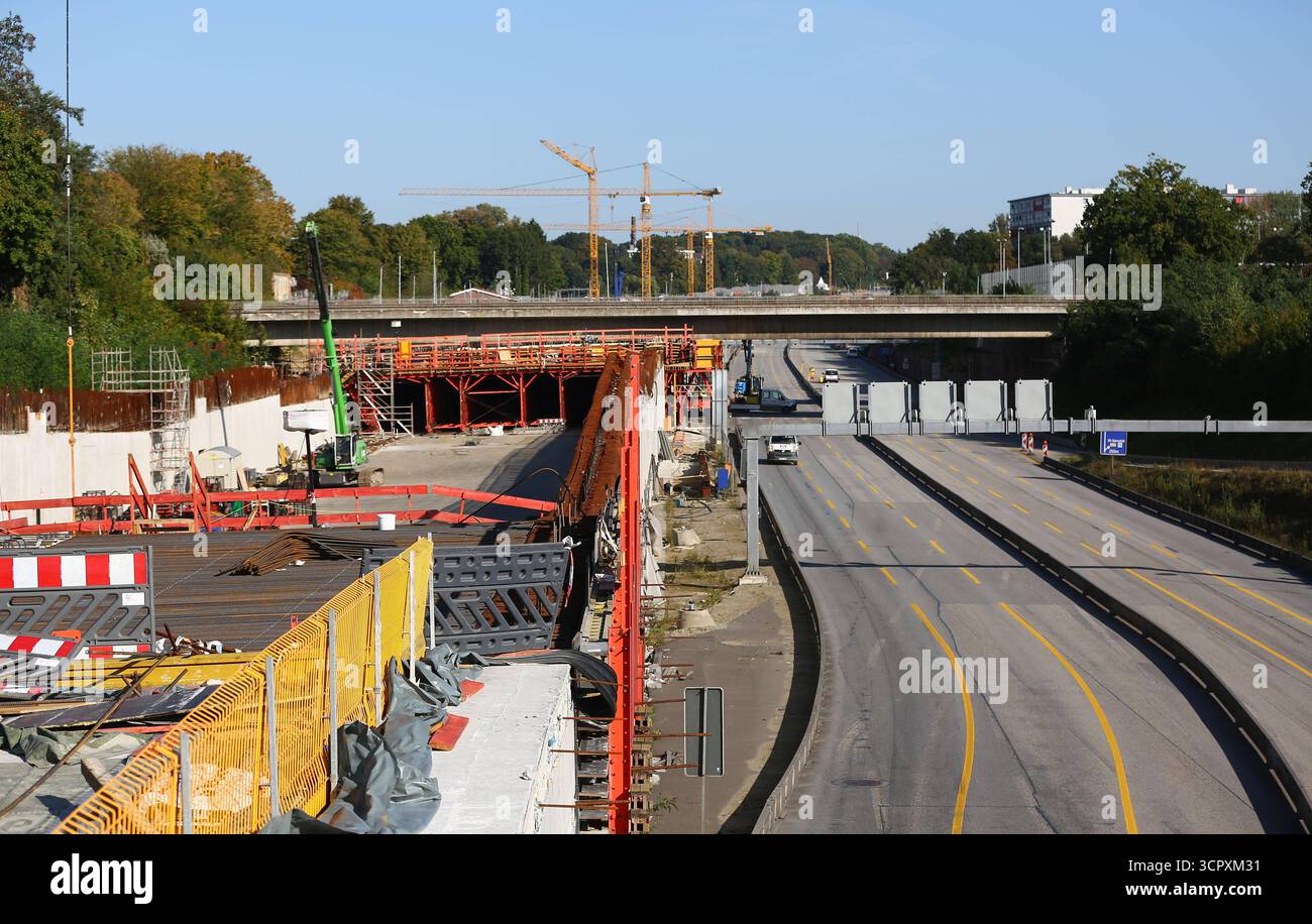 28.09.2025, xcex, GER, Hamburg, Autobahn, Traffic, A7, Elbtunnel, Bauarbeiten, Sperrung, Verkehr ...