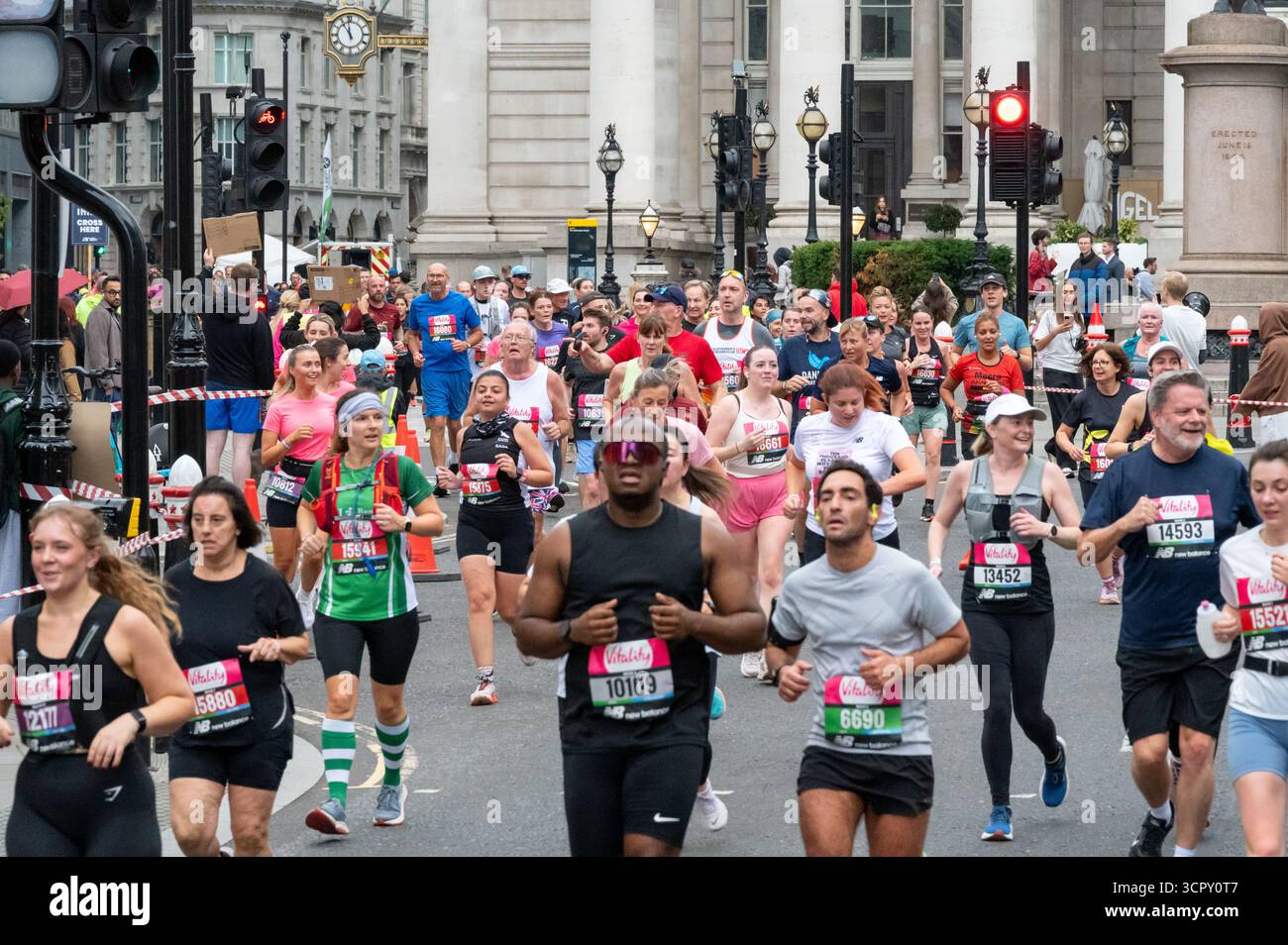 London, UK. 28 September 2025. Runners pass Bank on the Vitality London ...