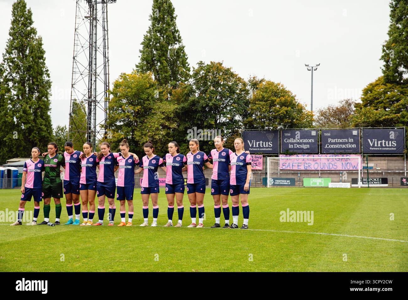 London, UK. 28th September, 2025. Players of Dulwich Hamlet hold a ...
