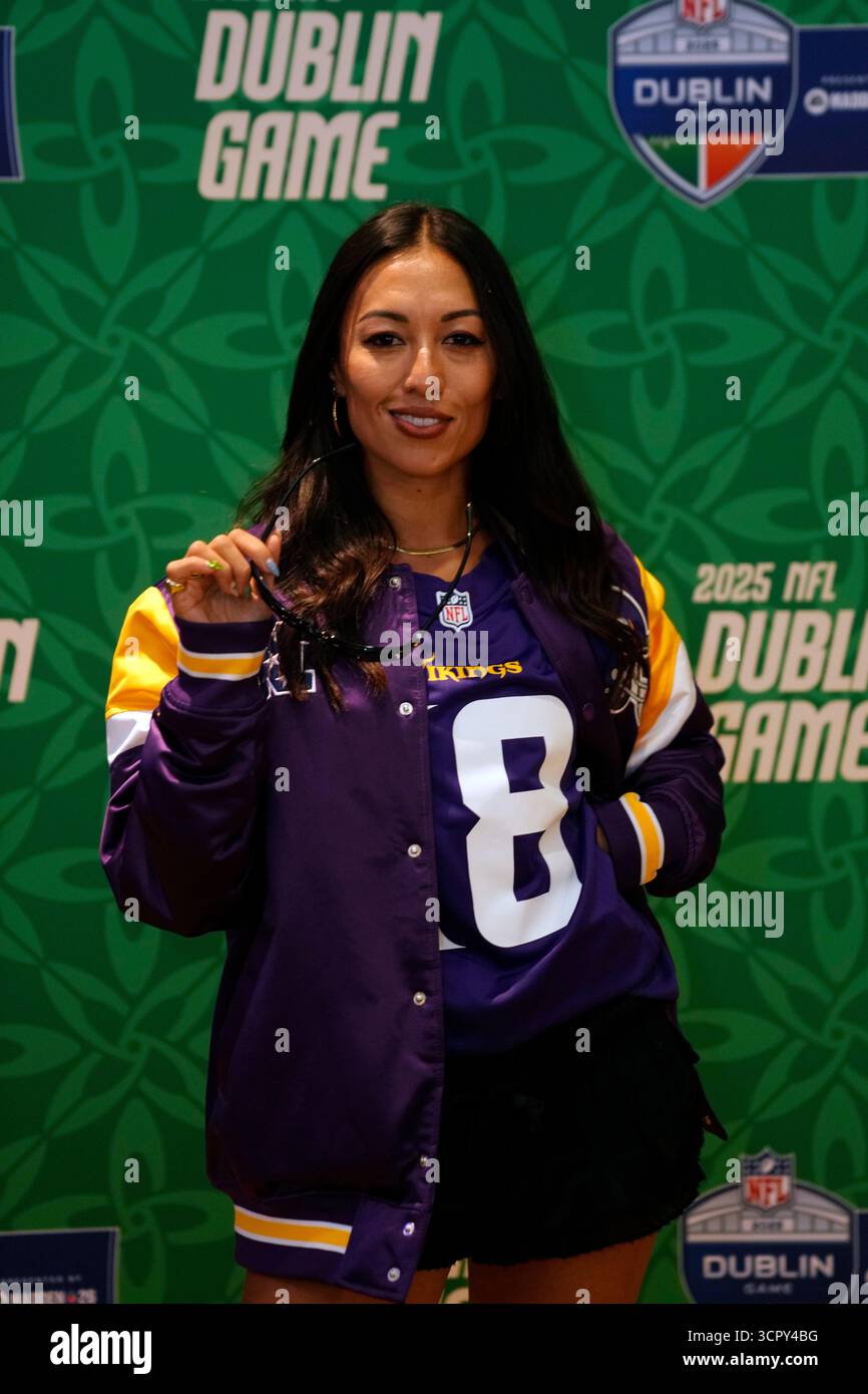 Jess Iszatt arrives before an NFL football game between the Pittsburgh ...