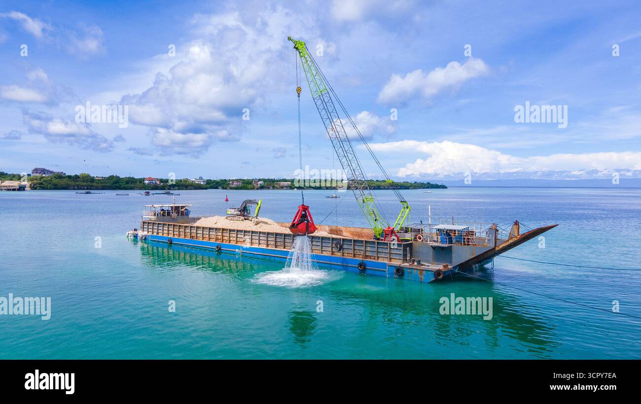 Barge crane dredging seabed hi-res stock photography and images - Alamy