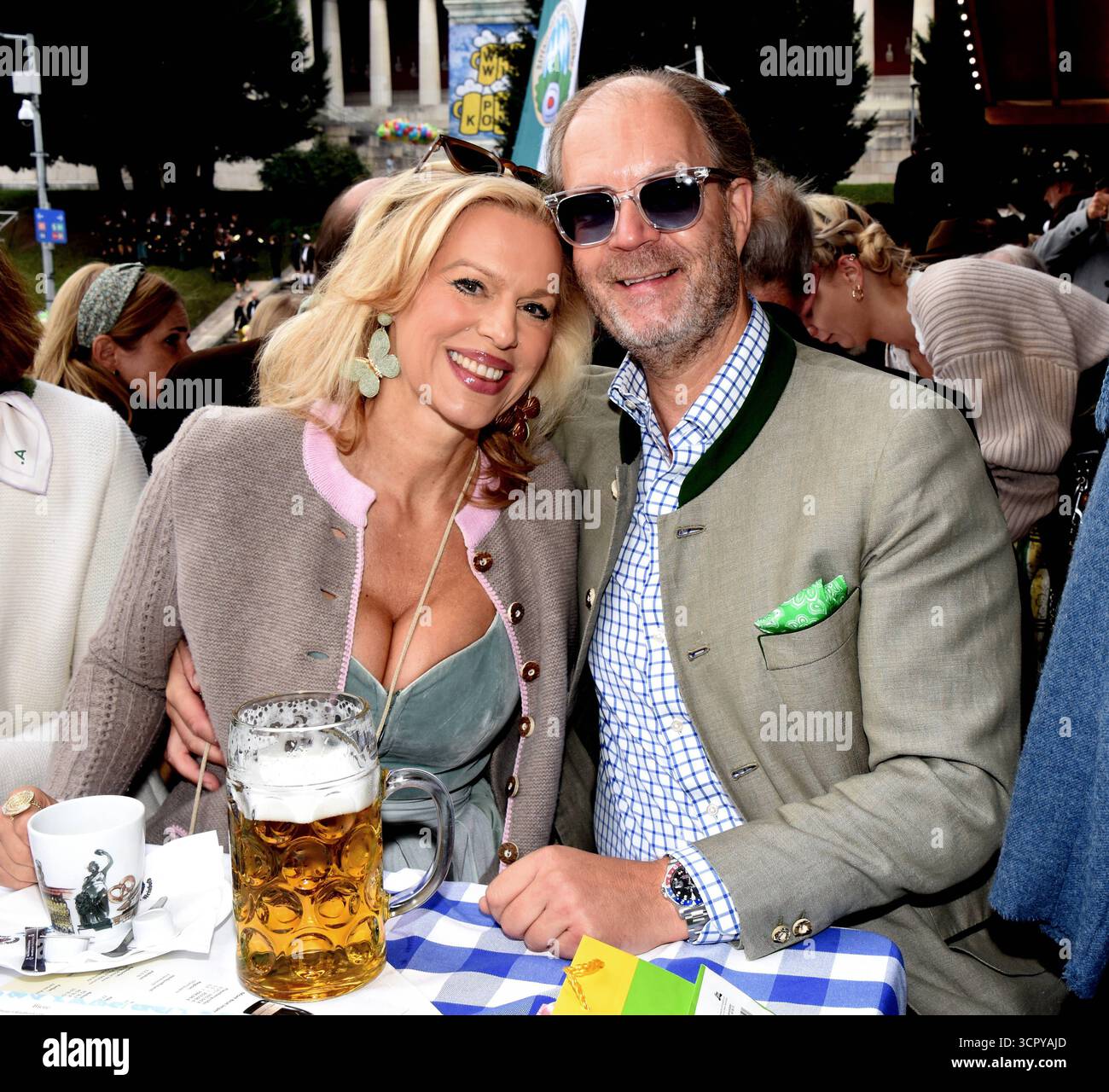 Inge Max Dietl-Modehaus Muenchen 28.09.2025 Theresienwiese Oktoberfest ...