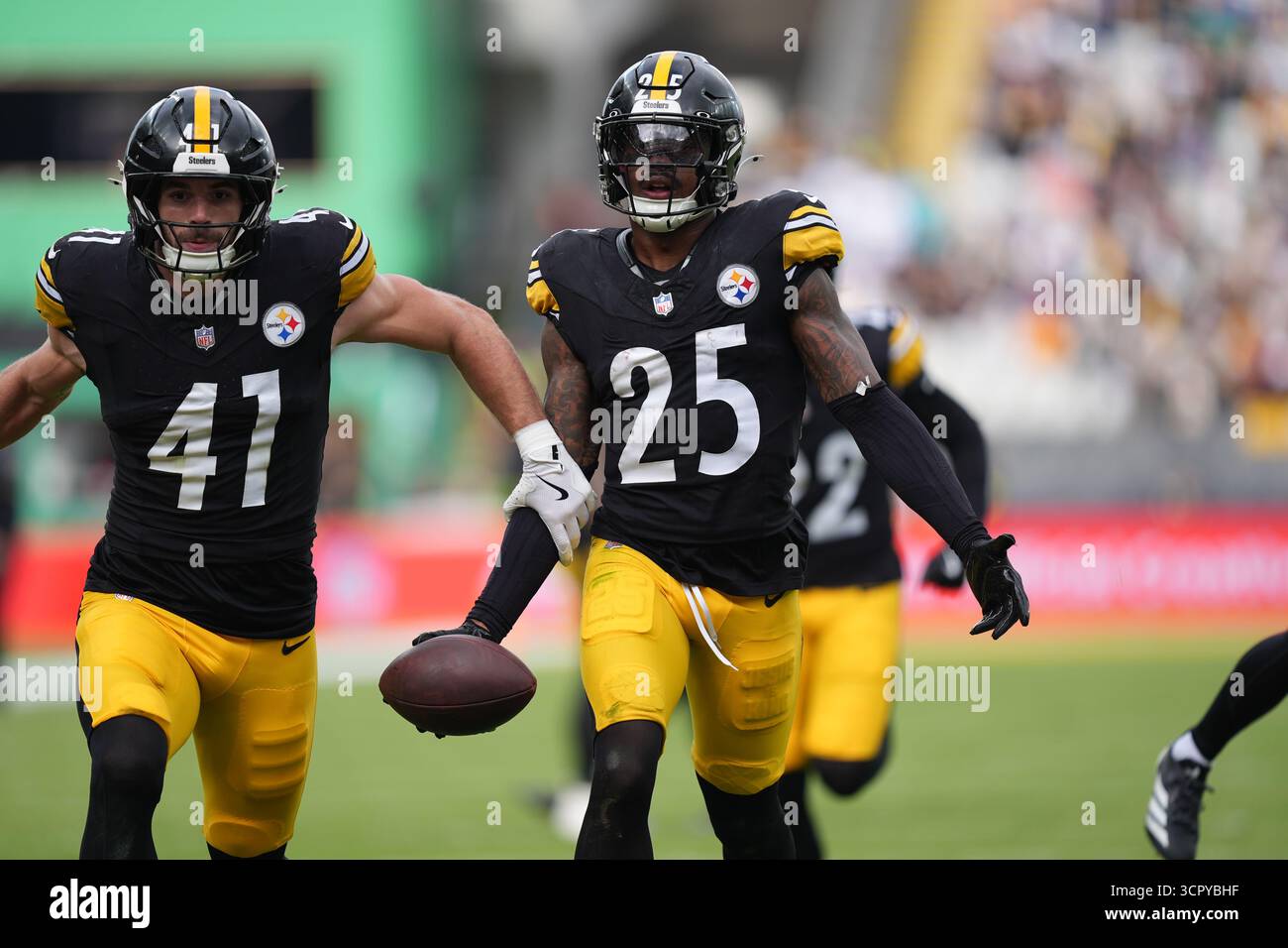 Aaron rodgers steelers hi-res stock photography and images - Alamy