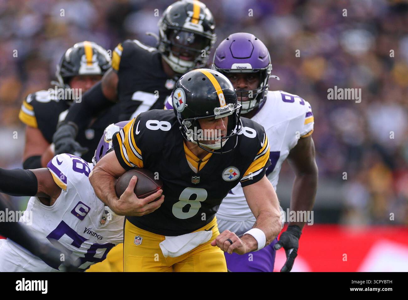 Pittsburgh Steelers quarterback Aaron Rodgers (8) runs the ball during the NFL football game ...