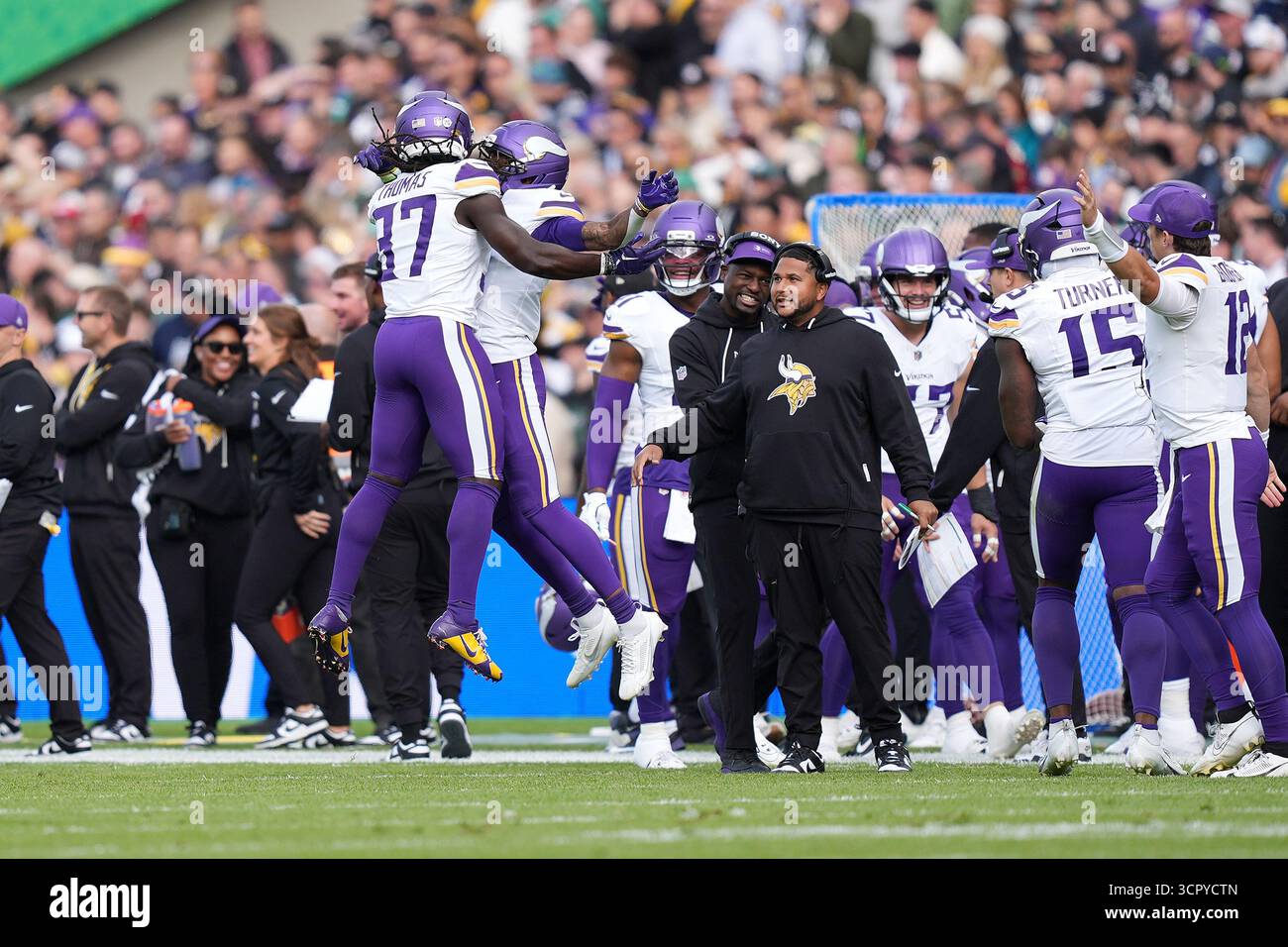 Minnesota Vikings' Tavierre Thomas (left) celebrates a blocked field ...