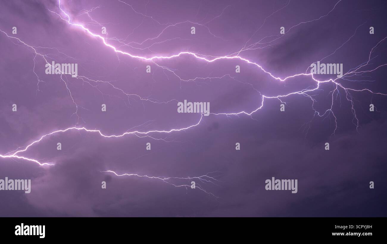 Unreal cloud-to-cloud lightning bolts with intricate branching ...