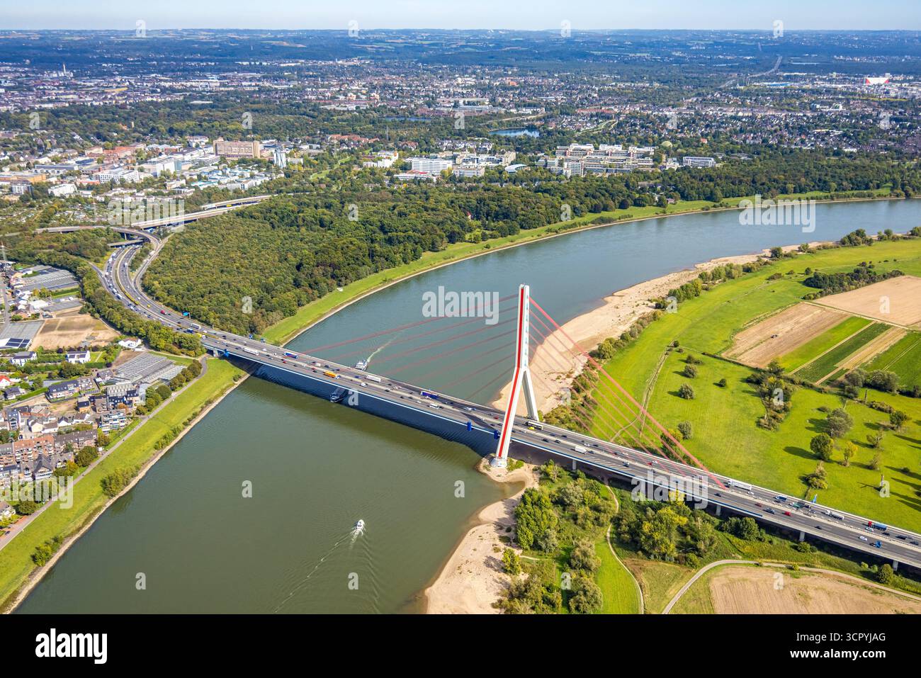 Luftbild, Fleher Brücke mit Brückenpylon über den Fluss Rhein ...