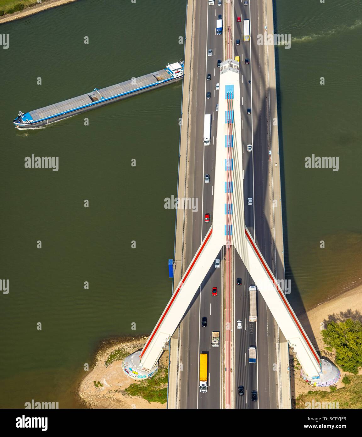 Luftbild, Fleher Brücke mit Brückenpylon über den Fluss Rhein ...