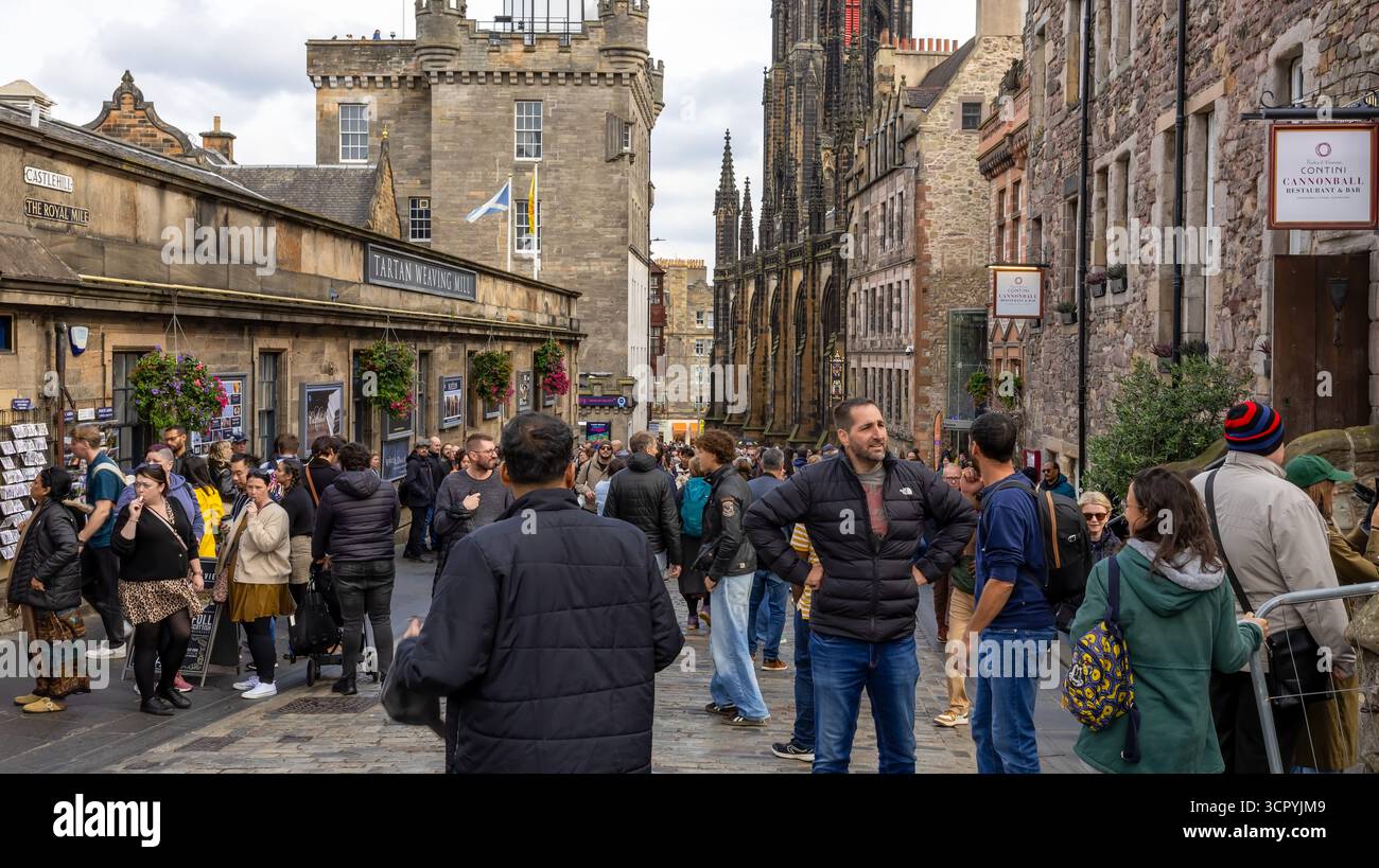 Tourist's and locals out for open doors day on Castlehill, Old Town ...