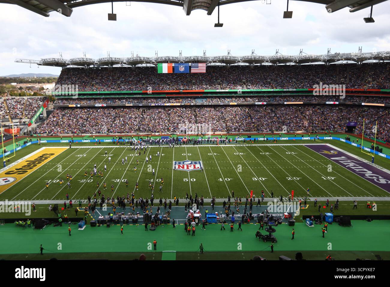 General view during the NFL football game between Minnesota Vikings and Pittsburgh Steelers at ...