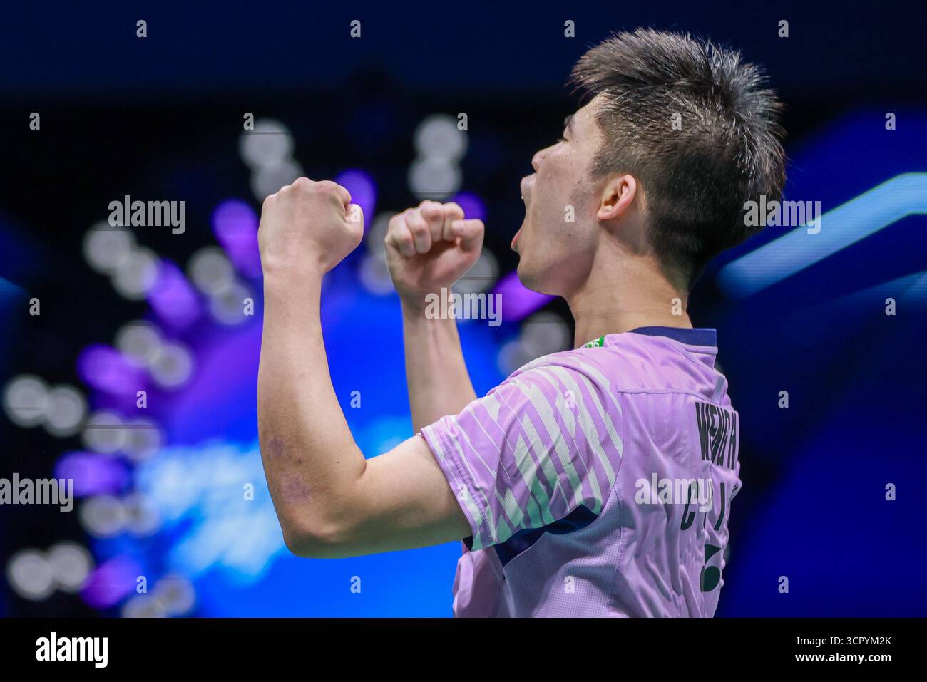 WENG Hong Yang of China celebrate after defeating LIN Chun-Yi of ...