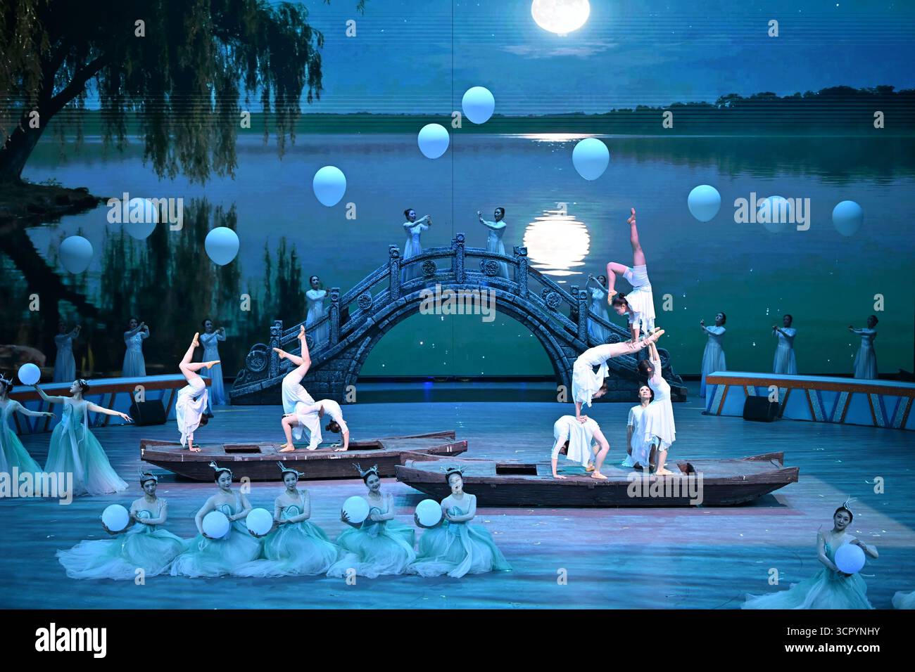 (250928) -- SHIJIAZHUANG, Sept. 28, 2025 (Xinhua) -- Acrobats perform ...