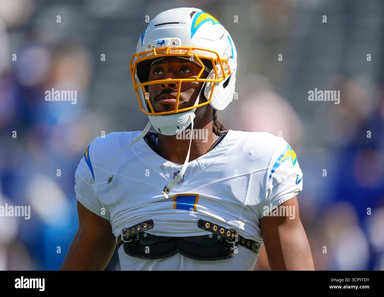 Los Angeles Chargers wide receiver Quentin Johnston (1) warms up before ...
