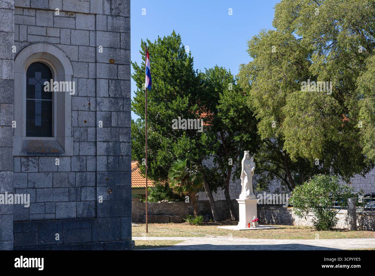 Sunny courtyard scene features hi-res stock photography and images - Alamy