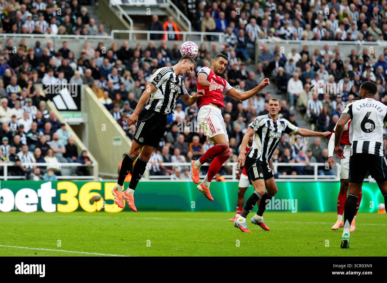Arsenal's Mikel Merino scores their side's first goal of the game ...