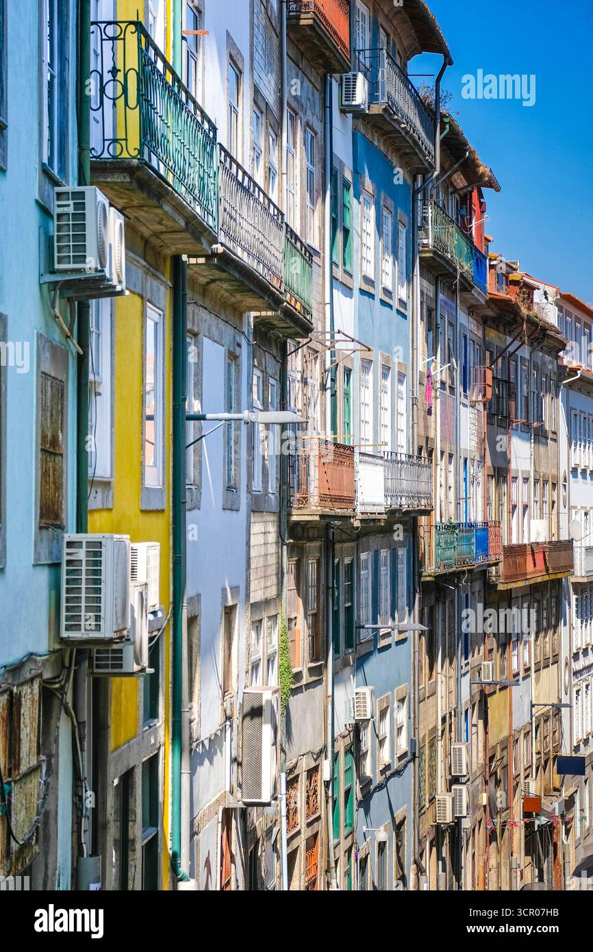 Intricate building facades lining hi-res stock photography and images ...