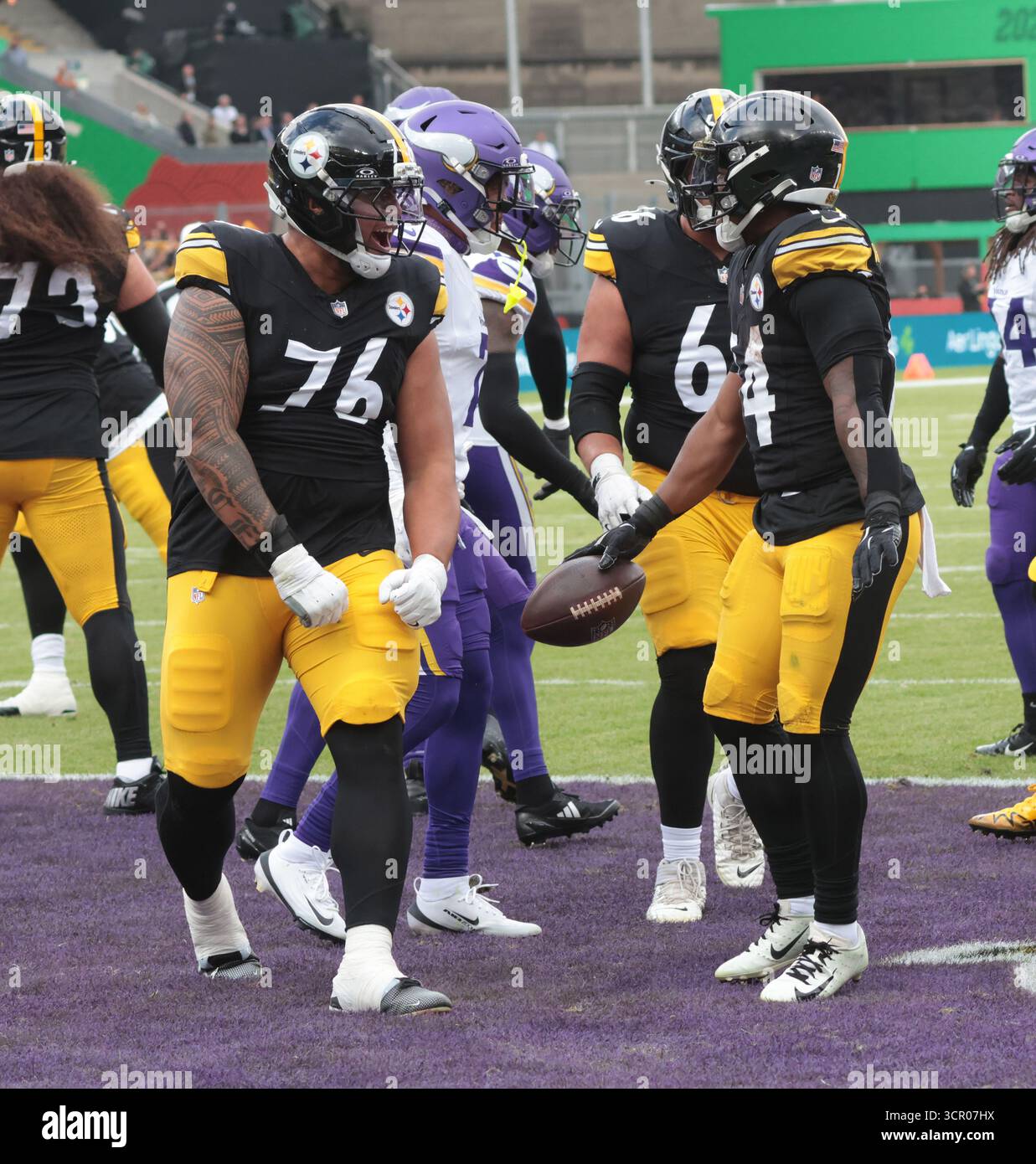 Dublin, Ireland. 28th Sep, 2025. Pittsburgh Steelers running back ...