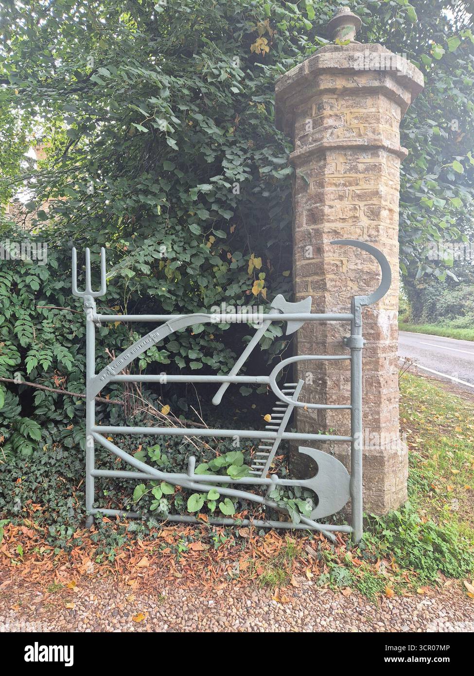 Gothic gate lodge hi-res stock photography and images - Alamy