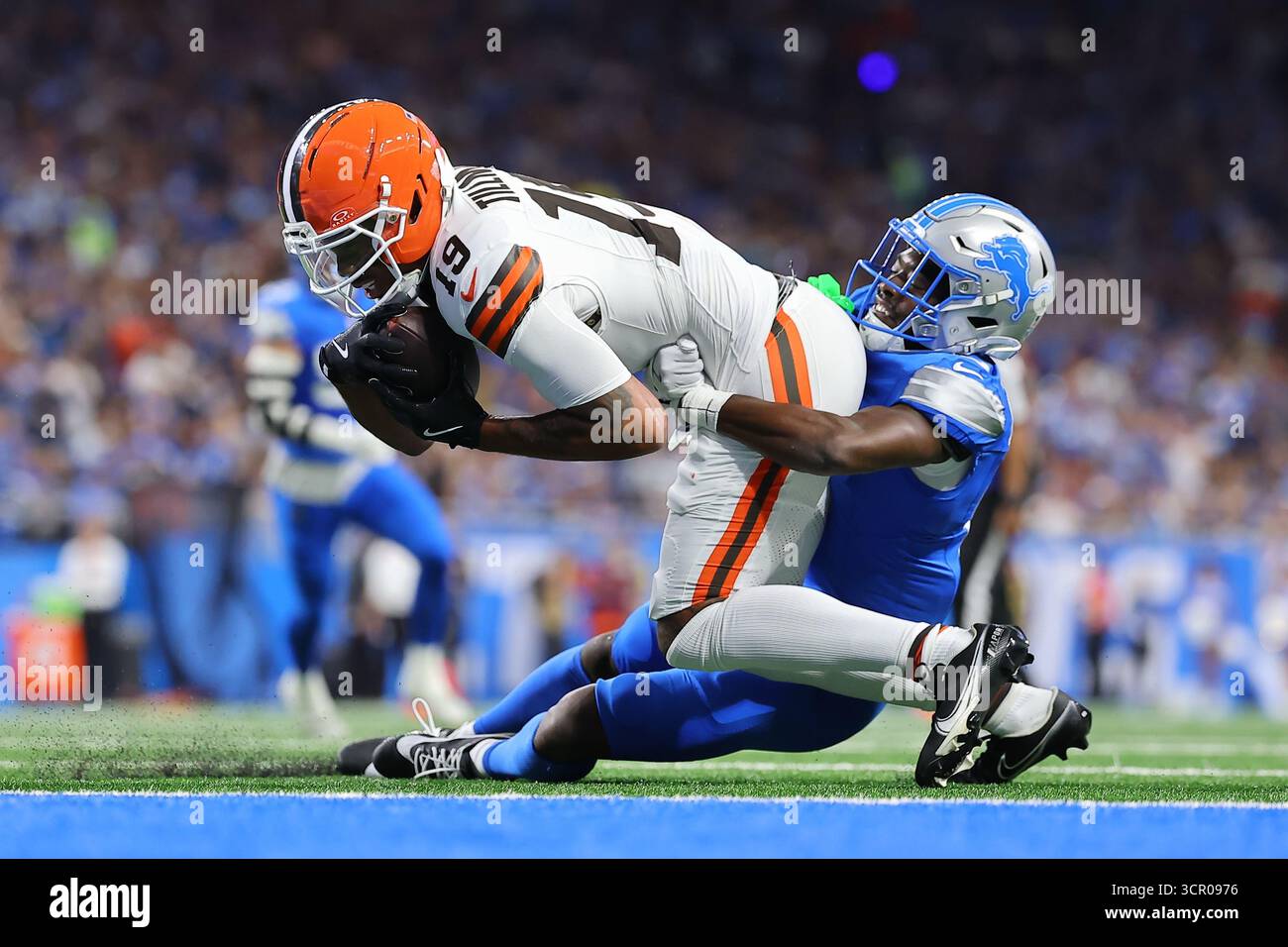 Cleveland Browns wide receiver Cedric Tillman (19) is tackled by ...
