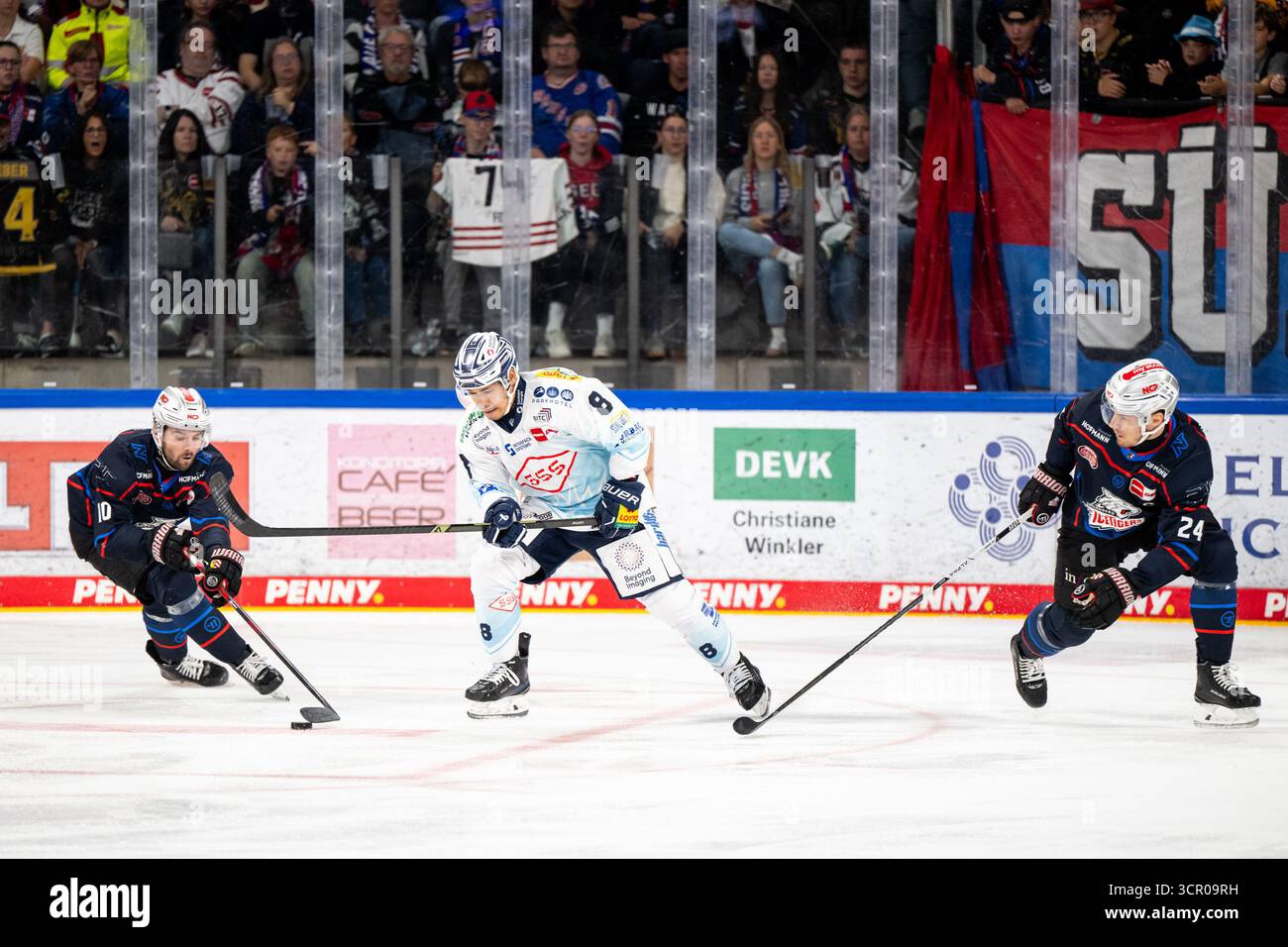 Evan Barratt (10, Nuernberg Ice Tigers, NIT ) Austin Ortega (8 ...