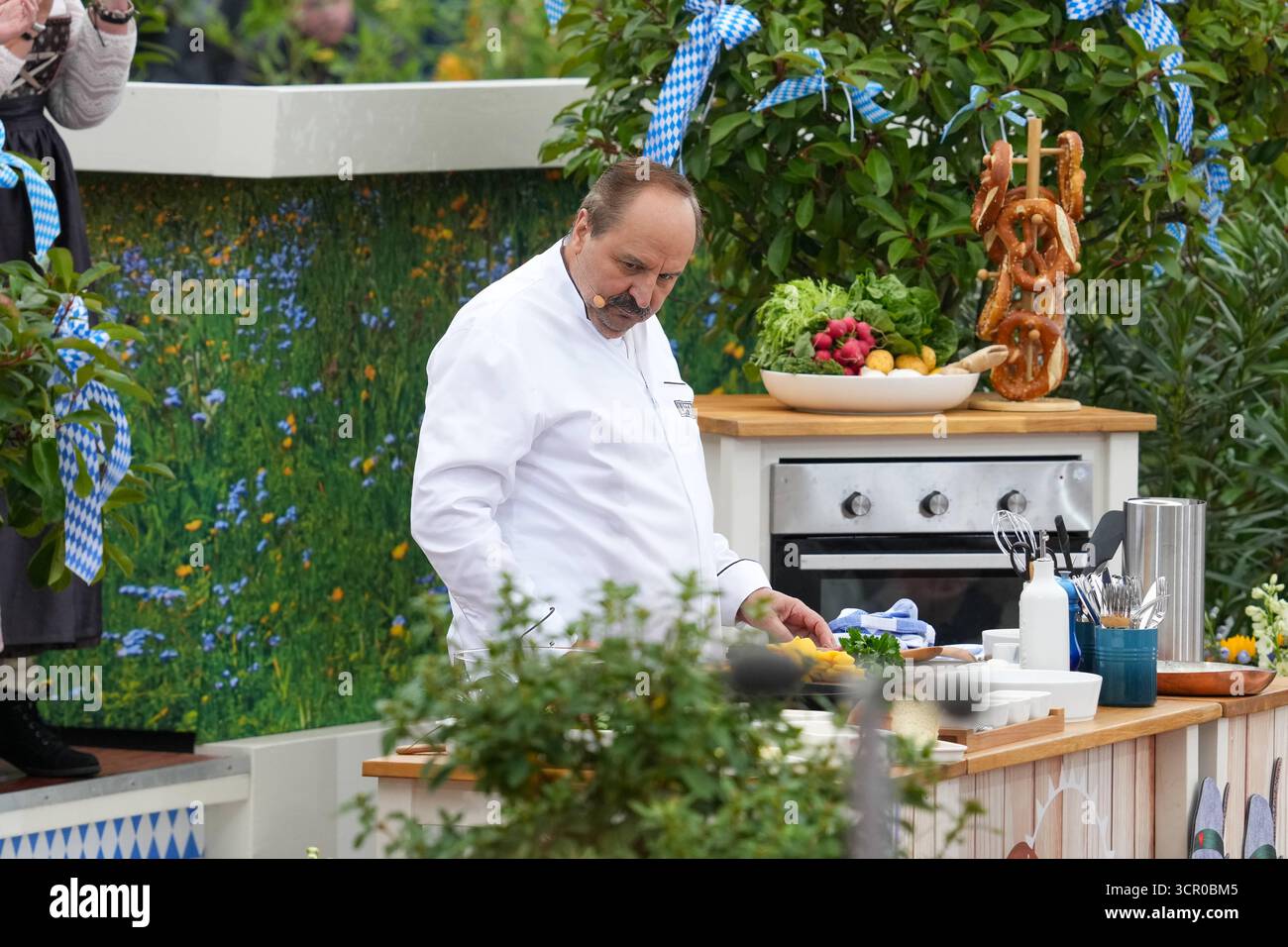 ZDF-Fernsehgarten 2025. Johann Lafer im ZDF Fernsehgarten - Motto ...