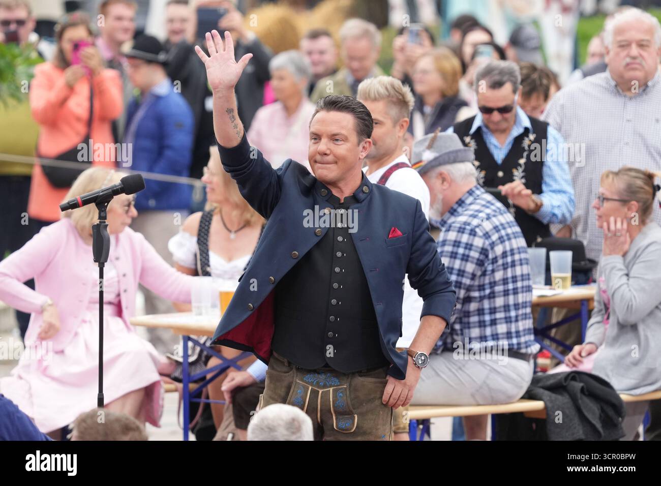 ZDF-Fernsehgarten 2025. Stefan Mross im ZDF Fernsehgarten - Motto ...
