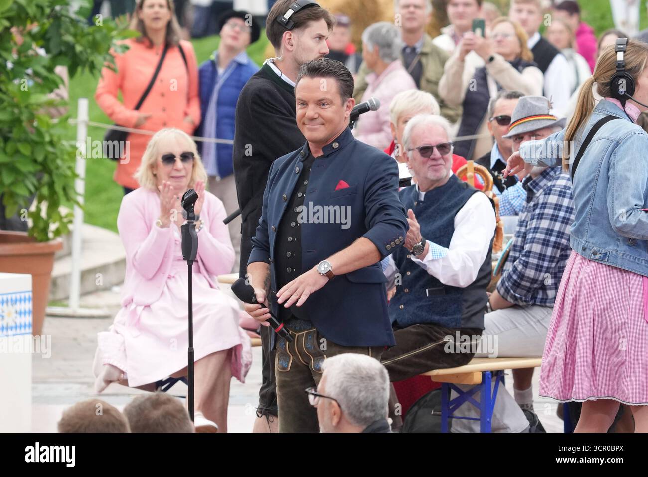 ZDF-Fernsehgarten 2025. Stefan Mross im ZDF Fernsehgarten - Motto ...