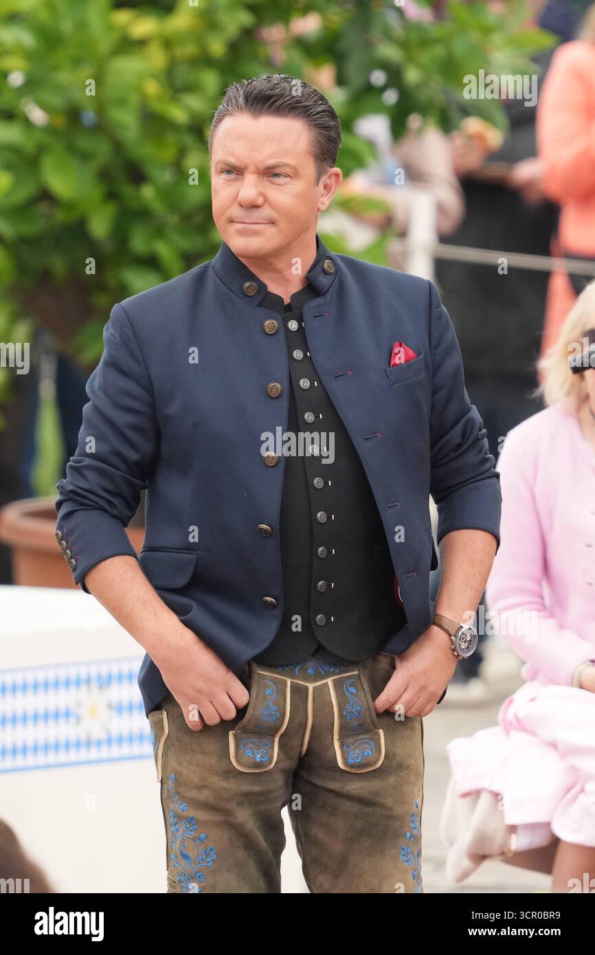 ZDF-Fernsehgarten 2025. Stefan Mross im ZDF Fernsehgarten - Motto ...