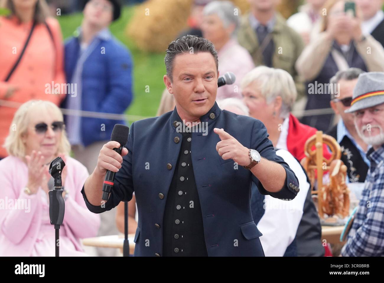 ZDF-Fernsehgarten 2025. Stefan Mross im ZDF Fernsehgarten - Motto ...